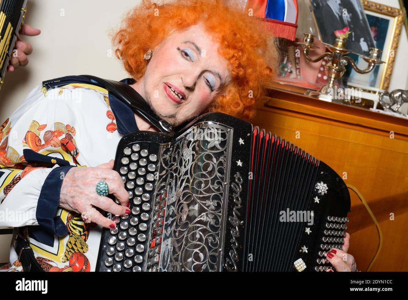 Exclusif - Seance Photos De La Celebre Accordeoniste Francaise Yvette ...