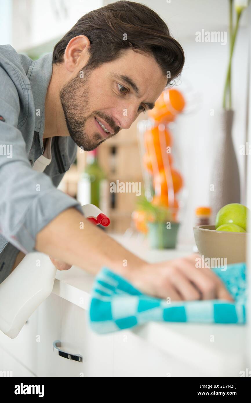 man cleaning the surfaces in his kitchen Stock Photo - Alamy