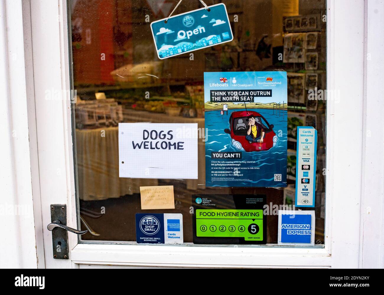 Shop door signs hi-res stock photography and images - Alamy