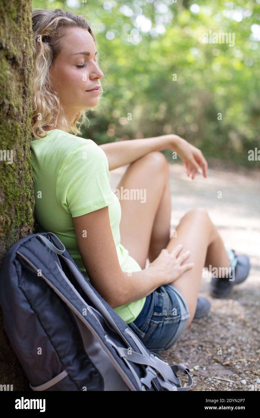 Woman sitting against tree trunk hi-res stock photography and images ...