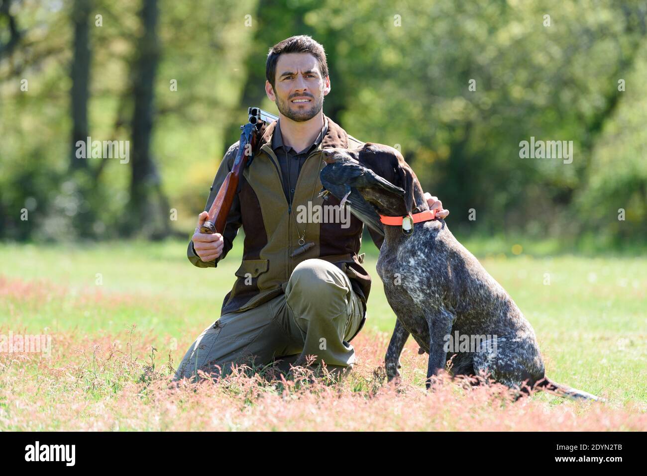 hunter kneeling with his dog Stock Photo - Alamy