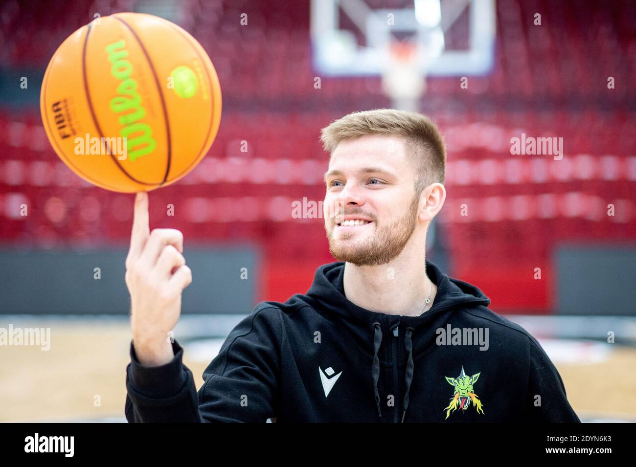 18 December 2020, Lower Saxony, Quakenbrück: Marius Lau, basketball ...