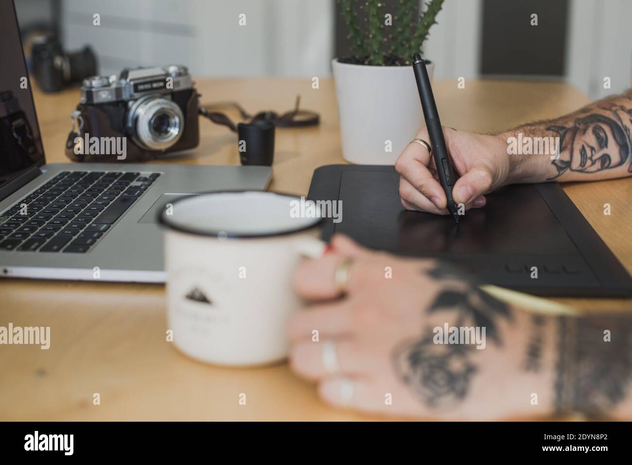 graphic designer at work Stock Photo - Alamy