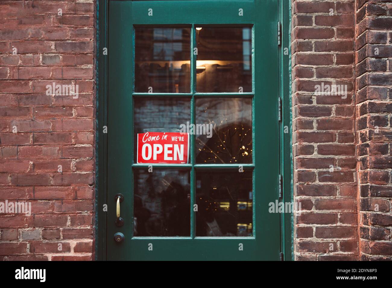 Open door animation hi-res stock photography and images - Alamy