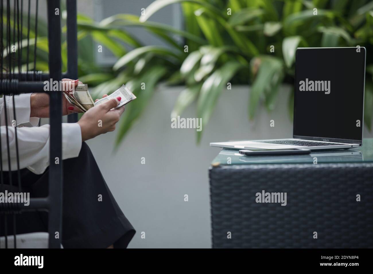 hand counting money in india Stock Photo - Alamy