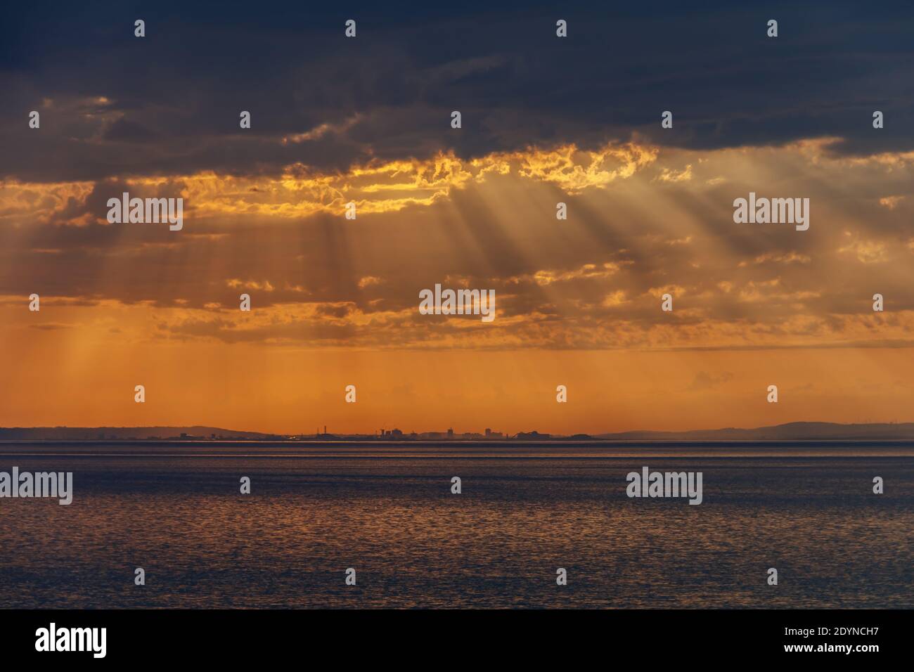 Sunset over the Bristol channel Stock Photo - Alamy