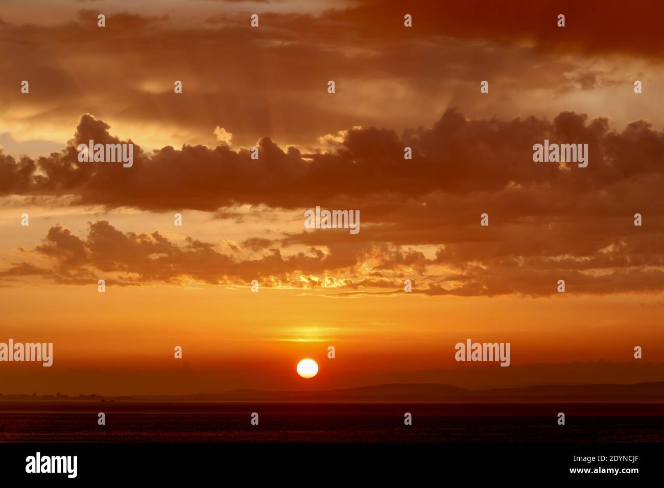 Sunset over the Bristol channel Stock Photo - Alamy