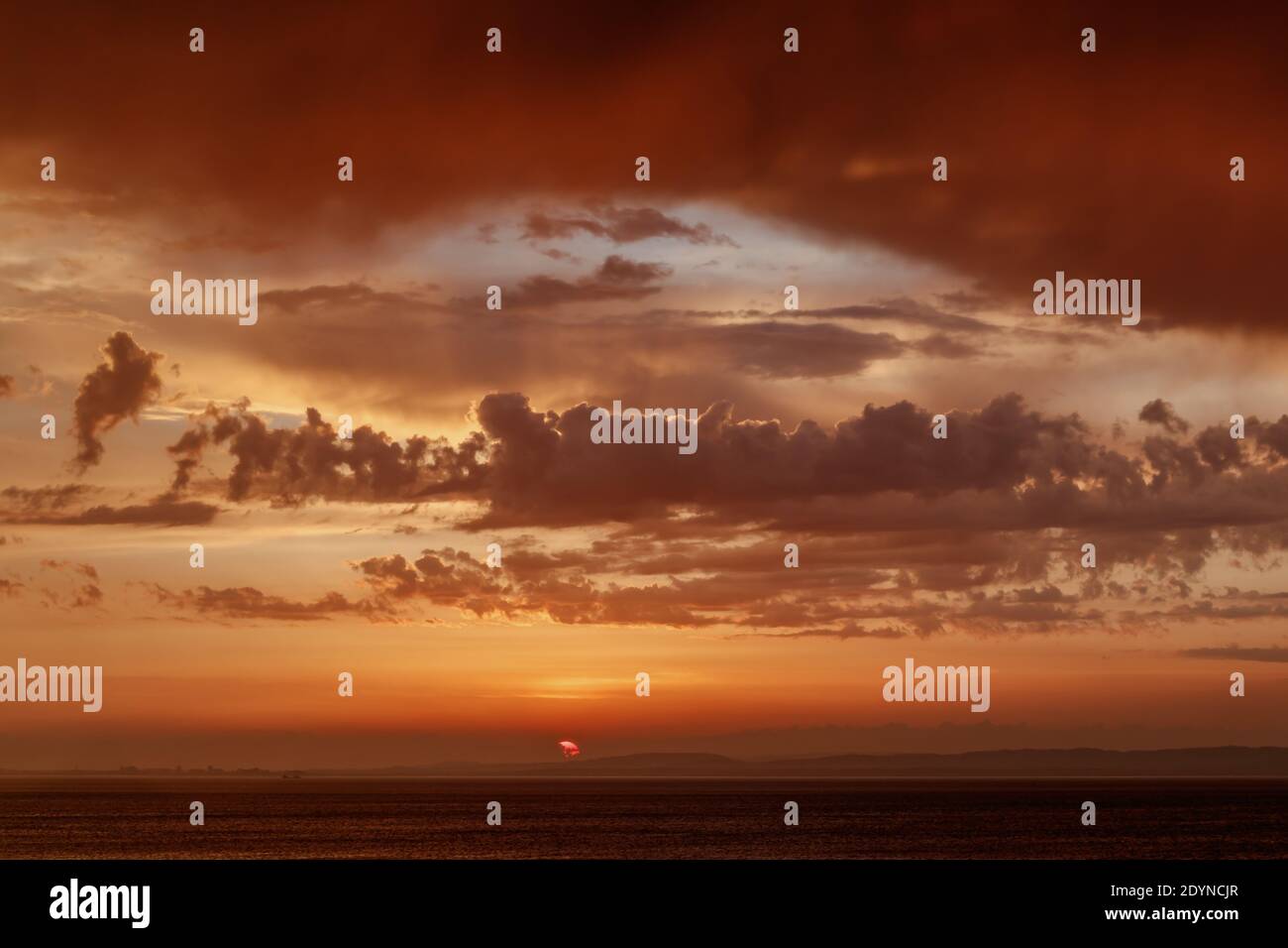 Sunset over the Bristol channel Stock Photo - Alamy