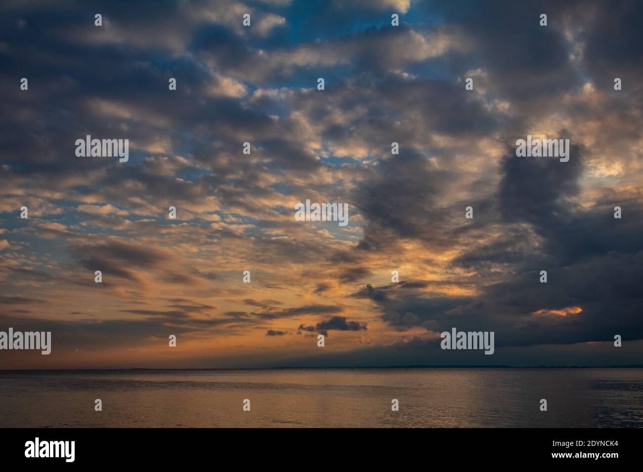 Sunset over the Bristol channel Stock Photo - Alamy