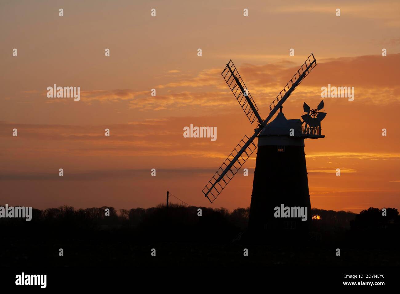 Burnham overy tower windmill hi-res stock photography and images - Alamy