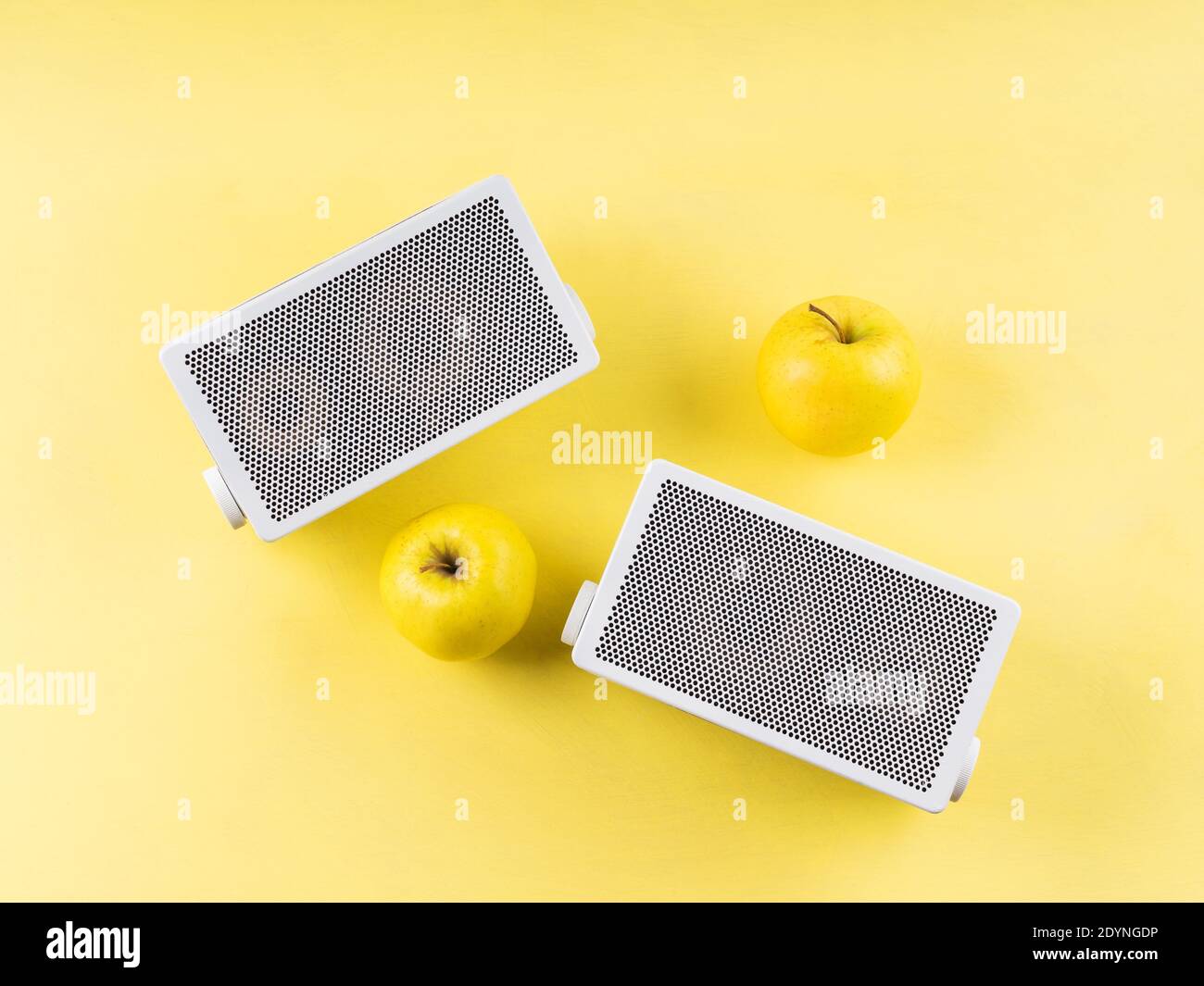 Yellow speakers hi-res stock photography and images - Alamy