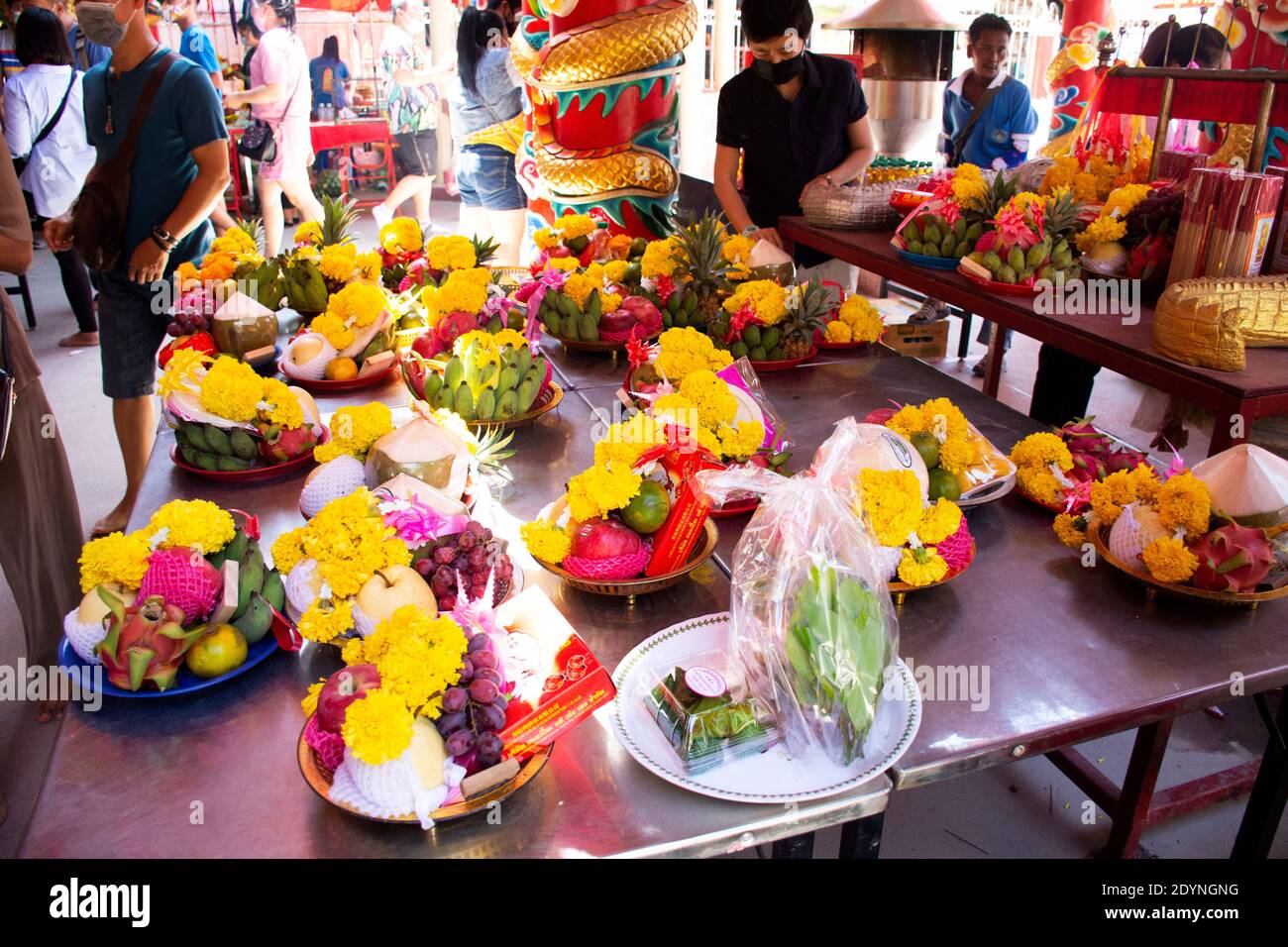 China food offerings to ancestors hi-res stock photography and images ...