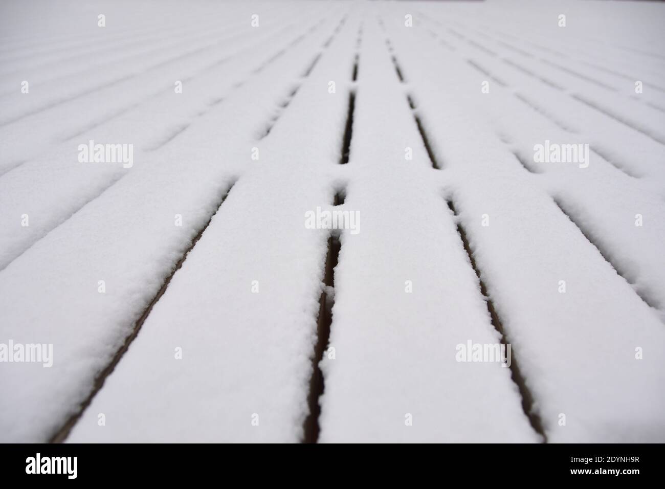 Snow covered boards hi-res stock photography and images - Alamy