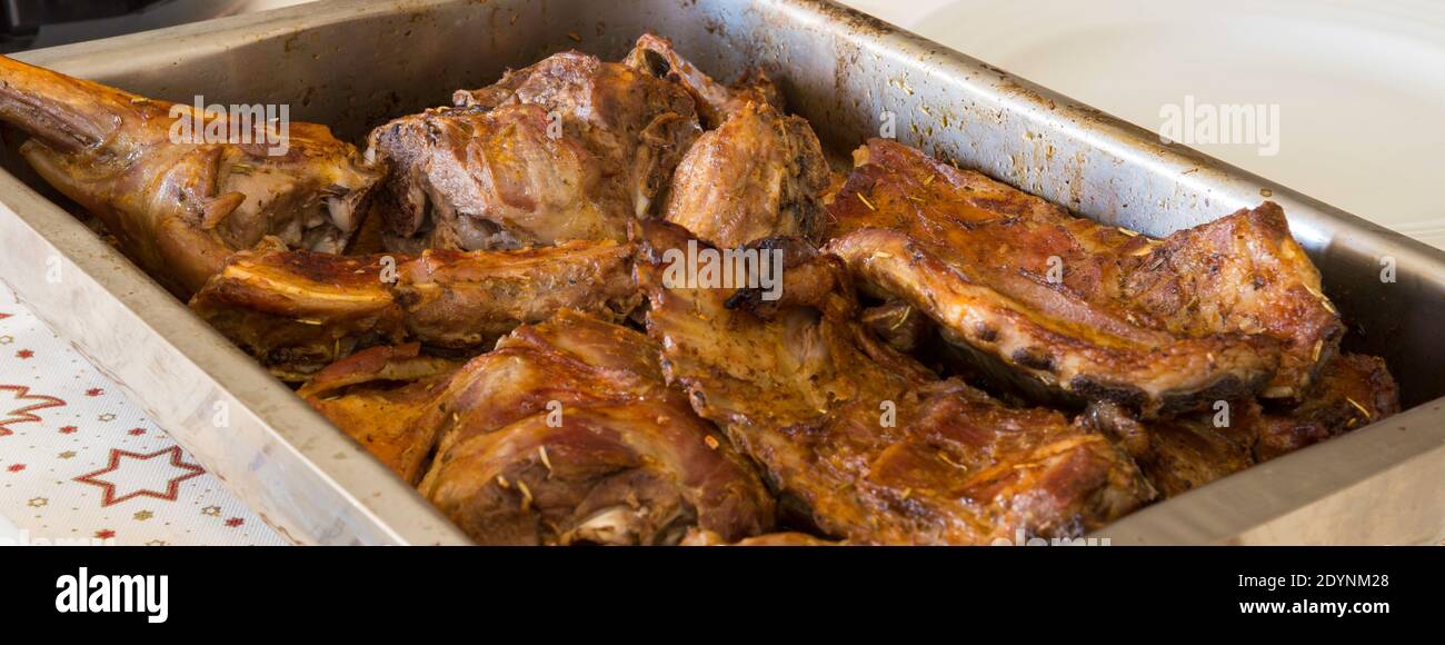Roasted calf on platter hi-res stock photography and images - Alamy