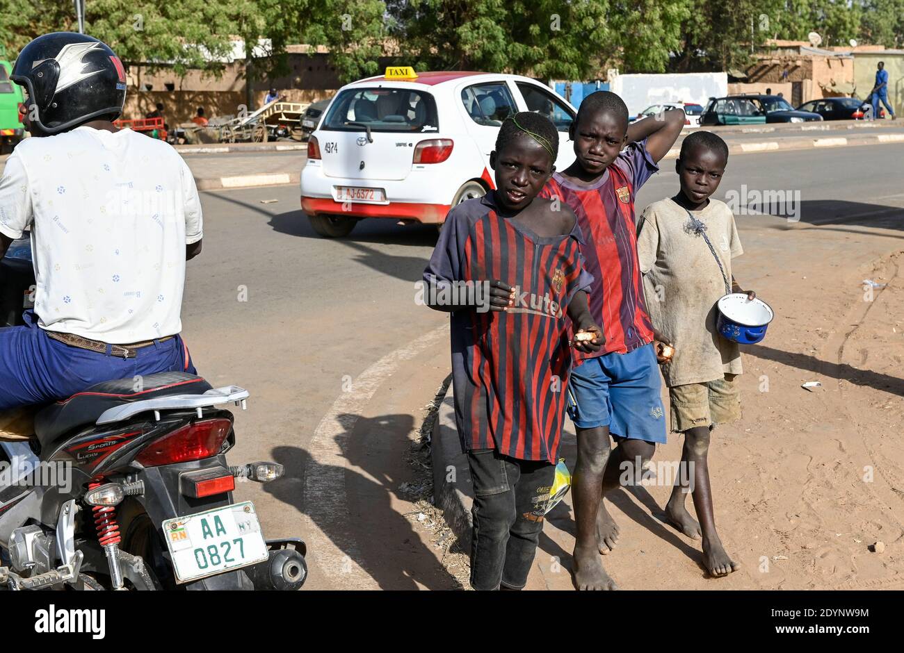 NIGER, Niamey, Talibé boys, children belong to a quranic school daara ...