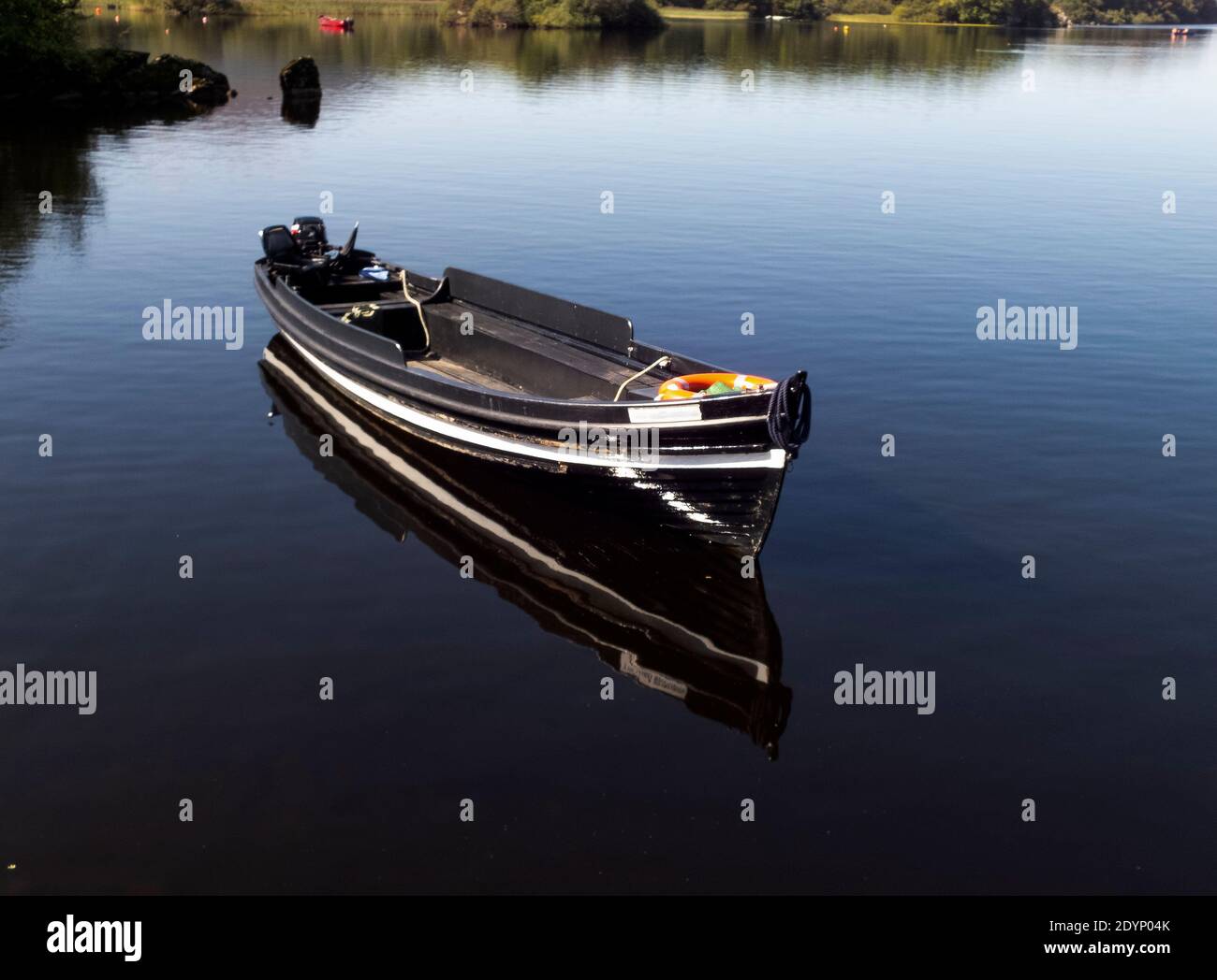 Small boat floating alone hi-res stock photography and images - Alamy