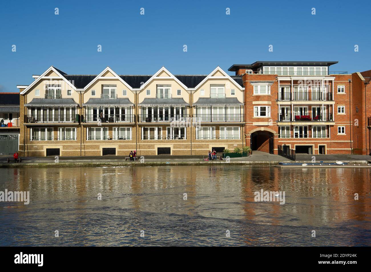 Eton, Windsor, Berkshire, UK. 27th December, 2020. A strong current ...