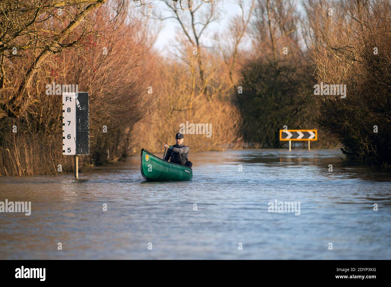 Anthony Gleave canoes along the flooded A1101 in Welney, Norfolk Stock ...