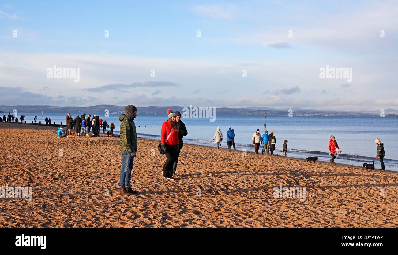 Temperature 27 degrees hi-res stock photography and images - Alamy