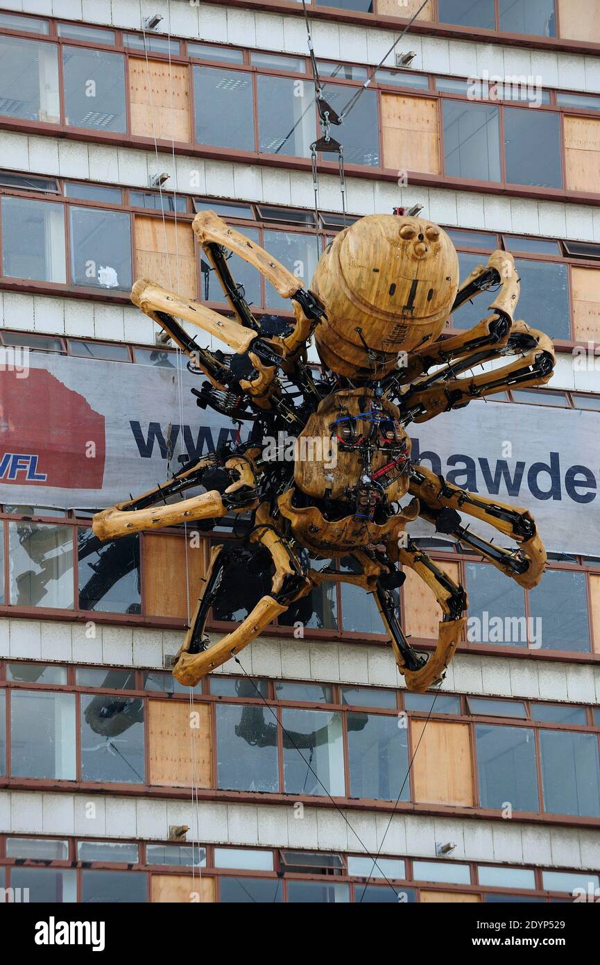La Princesse, the giant mechanical spider created by La Machine, in ...