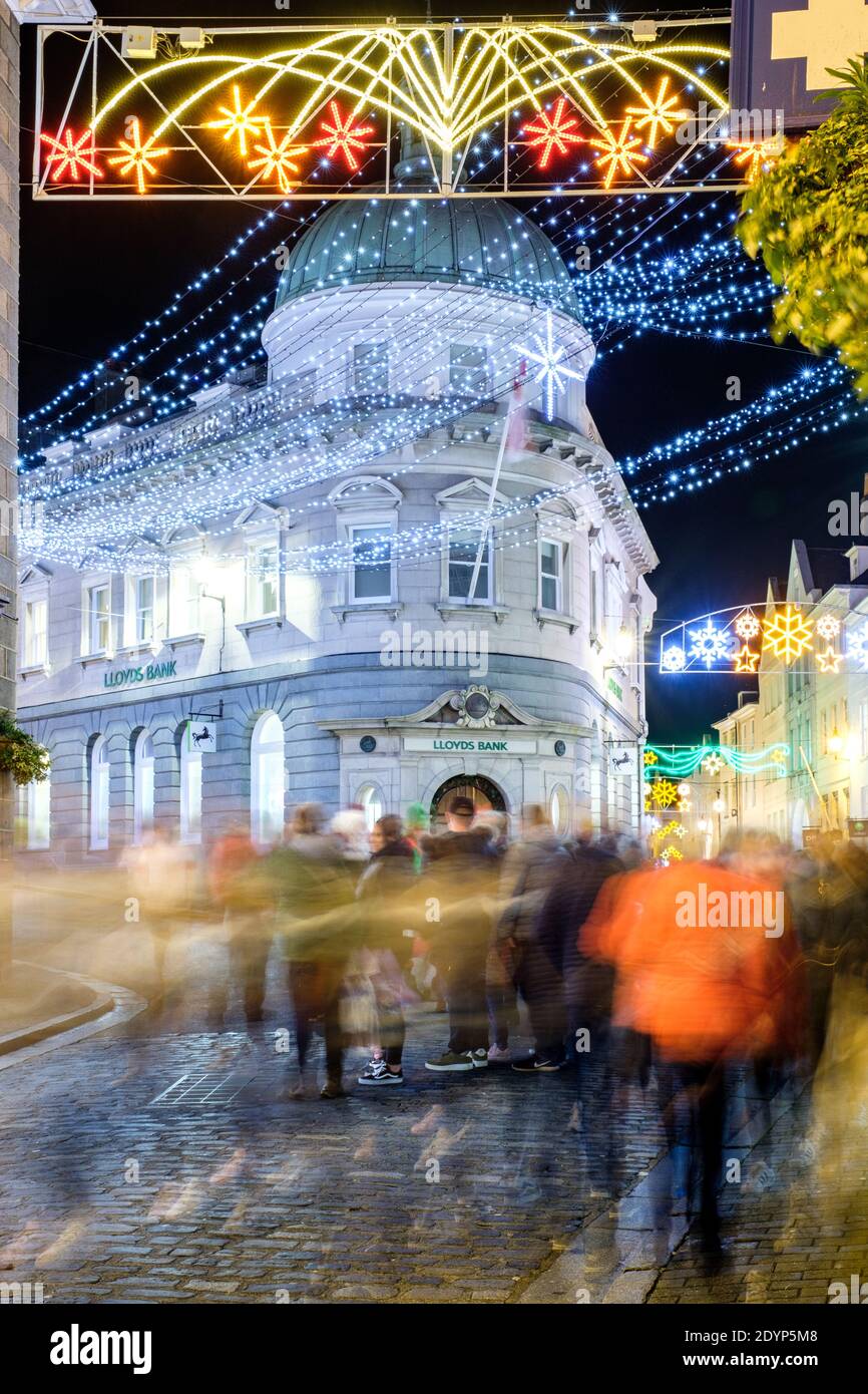 High street guernsey town hi-res stock photography and images - Alamy