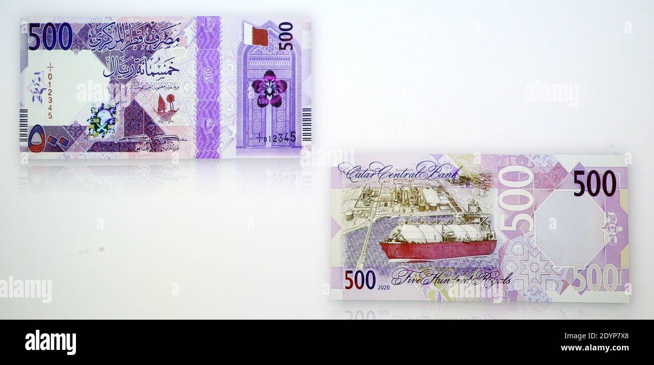 Qatar new banknotes Stock Photo - Alamy