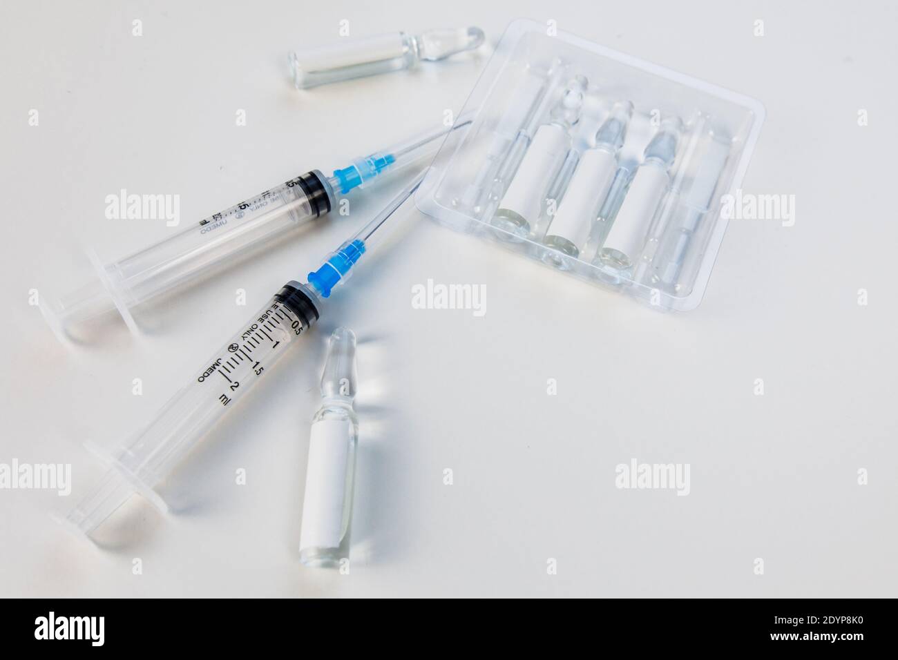 Ampoules injection medication transparent hi-res stock photography and ...
