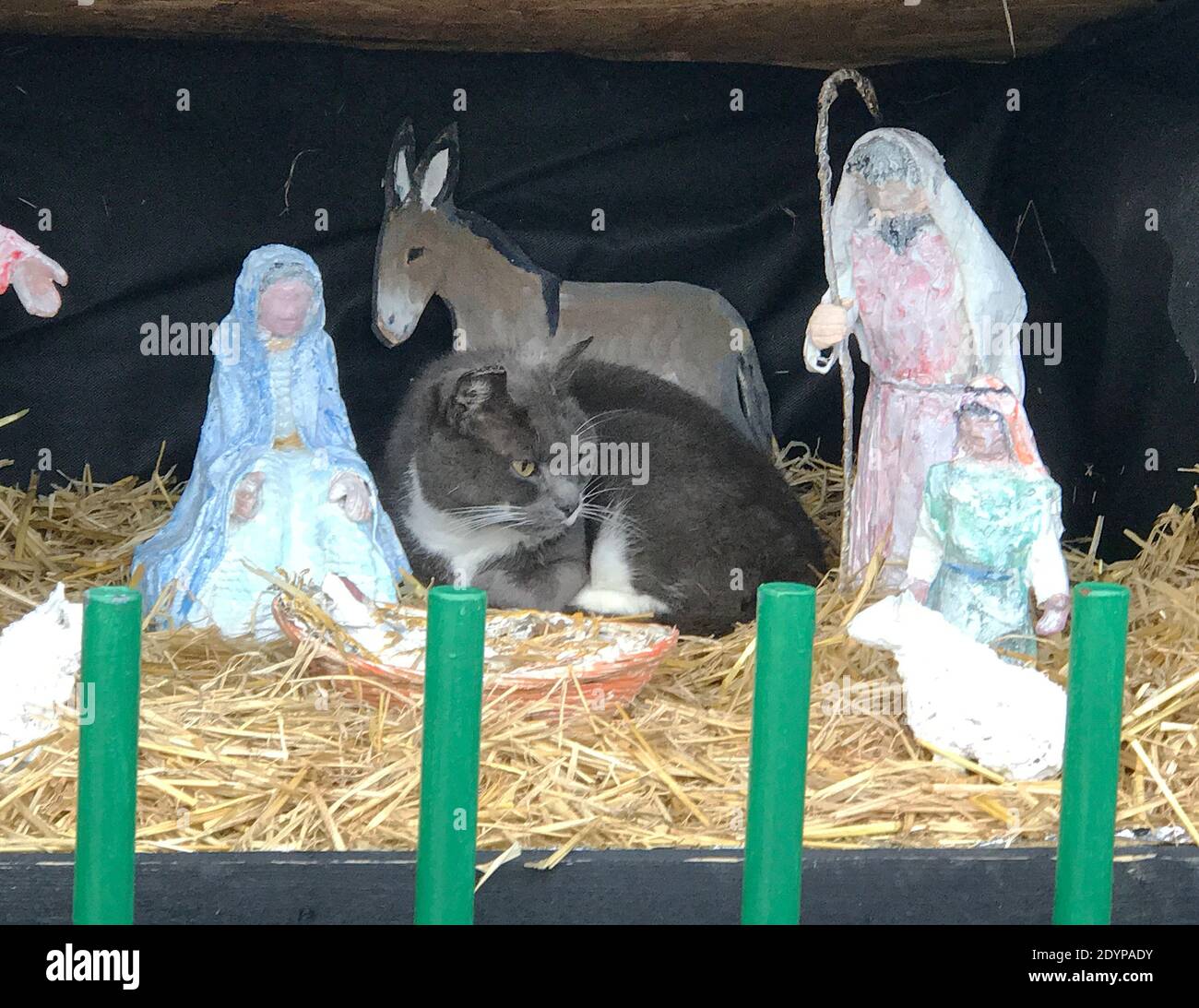 Mary and jesus in the stable hi-res stock photography and images - Alamy