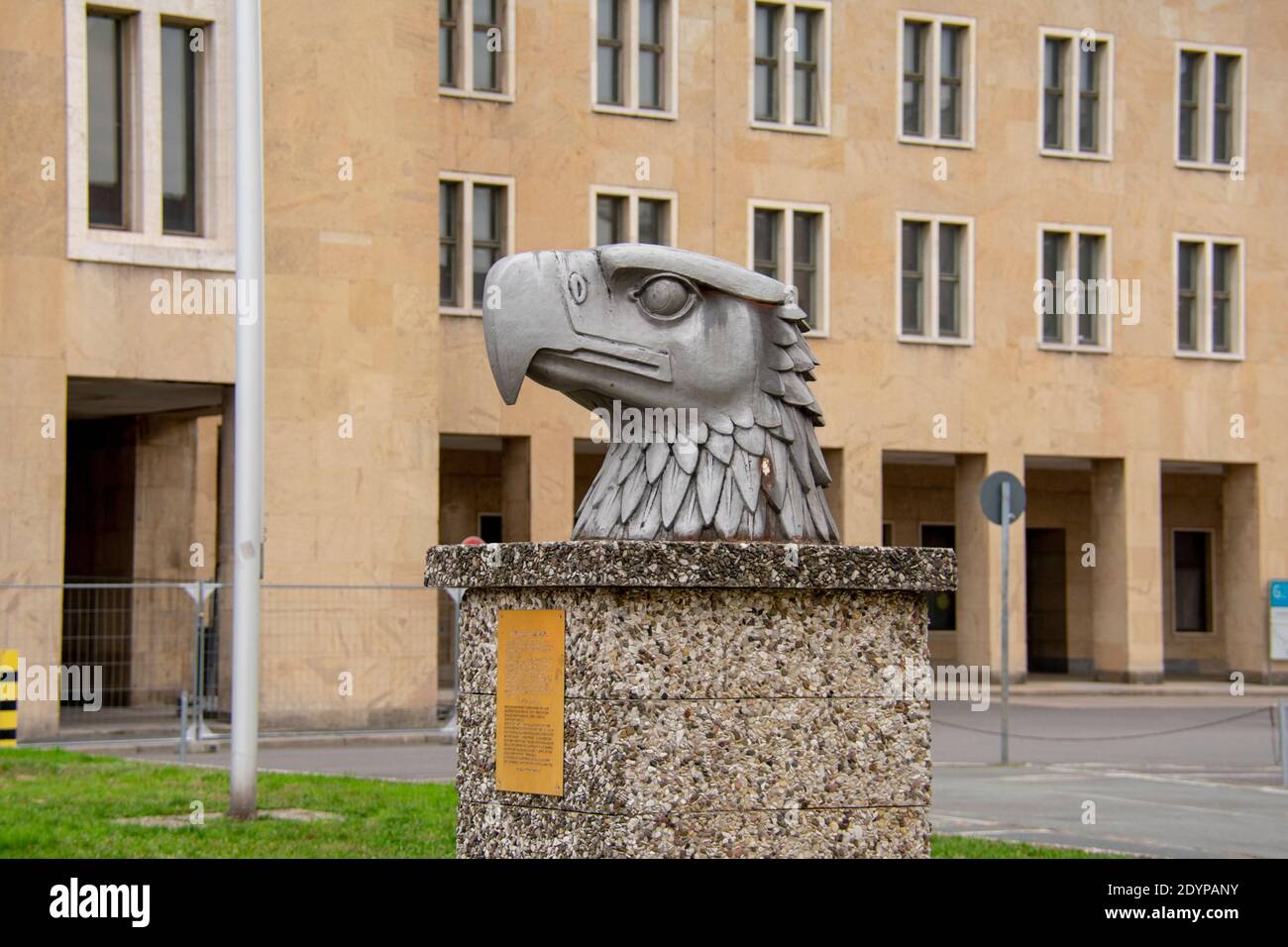 Nazi eagle statue hi-res stock photography and images - Alamy