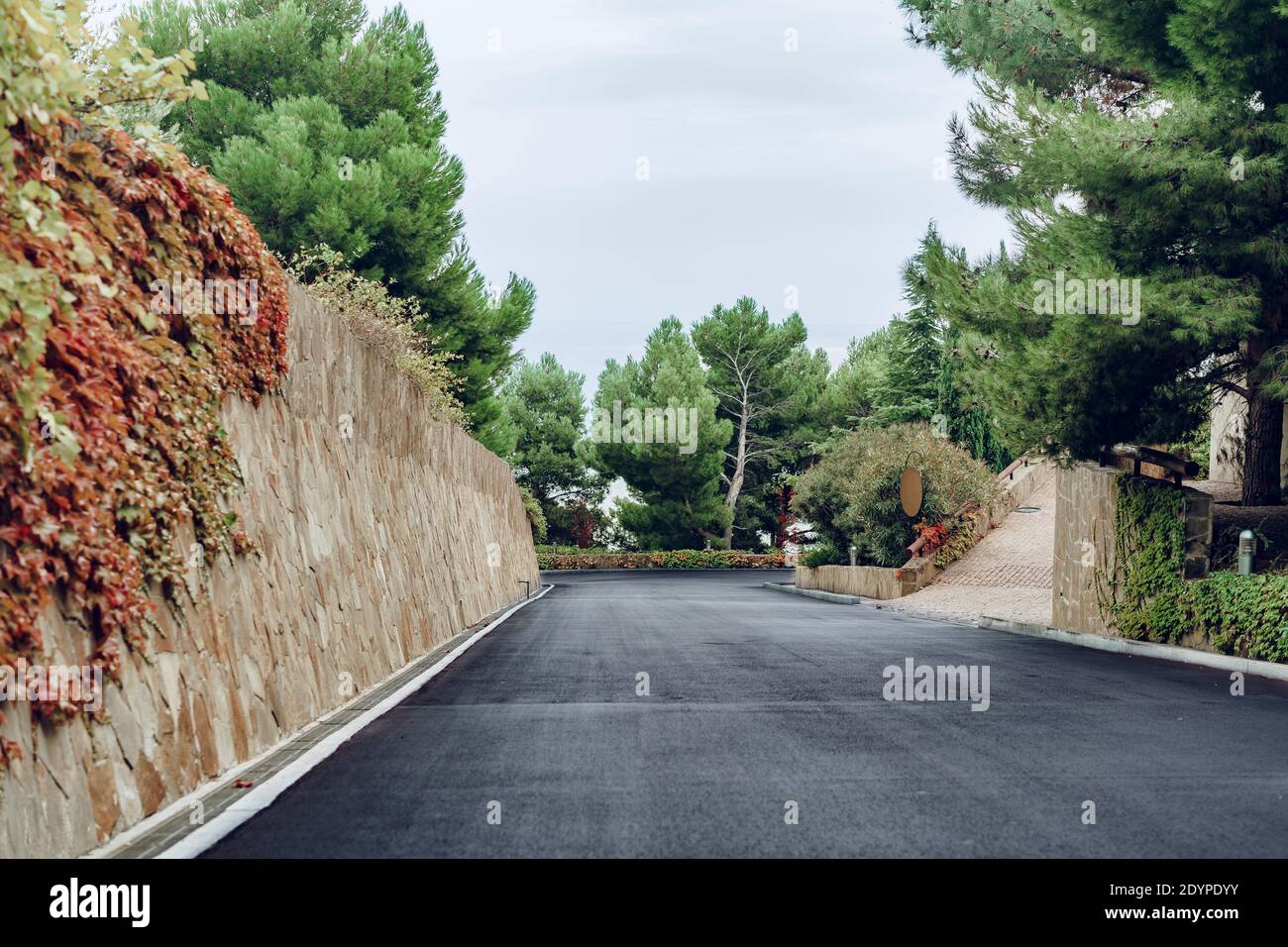 Slope walkway hi-res stock photography and images - Alamy