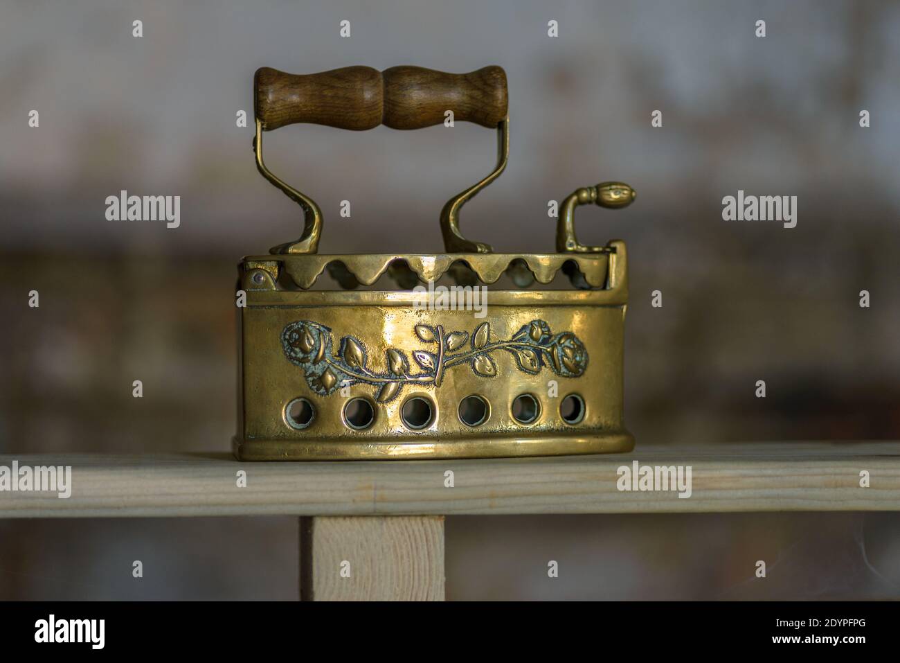 Antique flat iron hi-res stock photography and images - Alamy