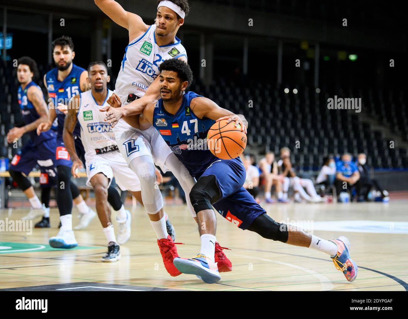 Marvin Heckel (Bremerhaven) in duels with Maurice Marko Pluskota (Lions ...