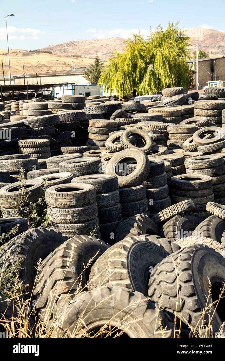 Pile of used tires Stock Photo - Alamy