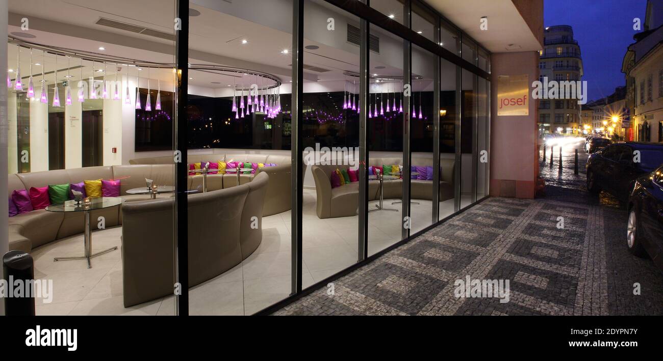 hotel Josef , vestibul , noční záběr ,lobby , foyer , recepce Stock ...
