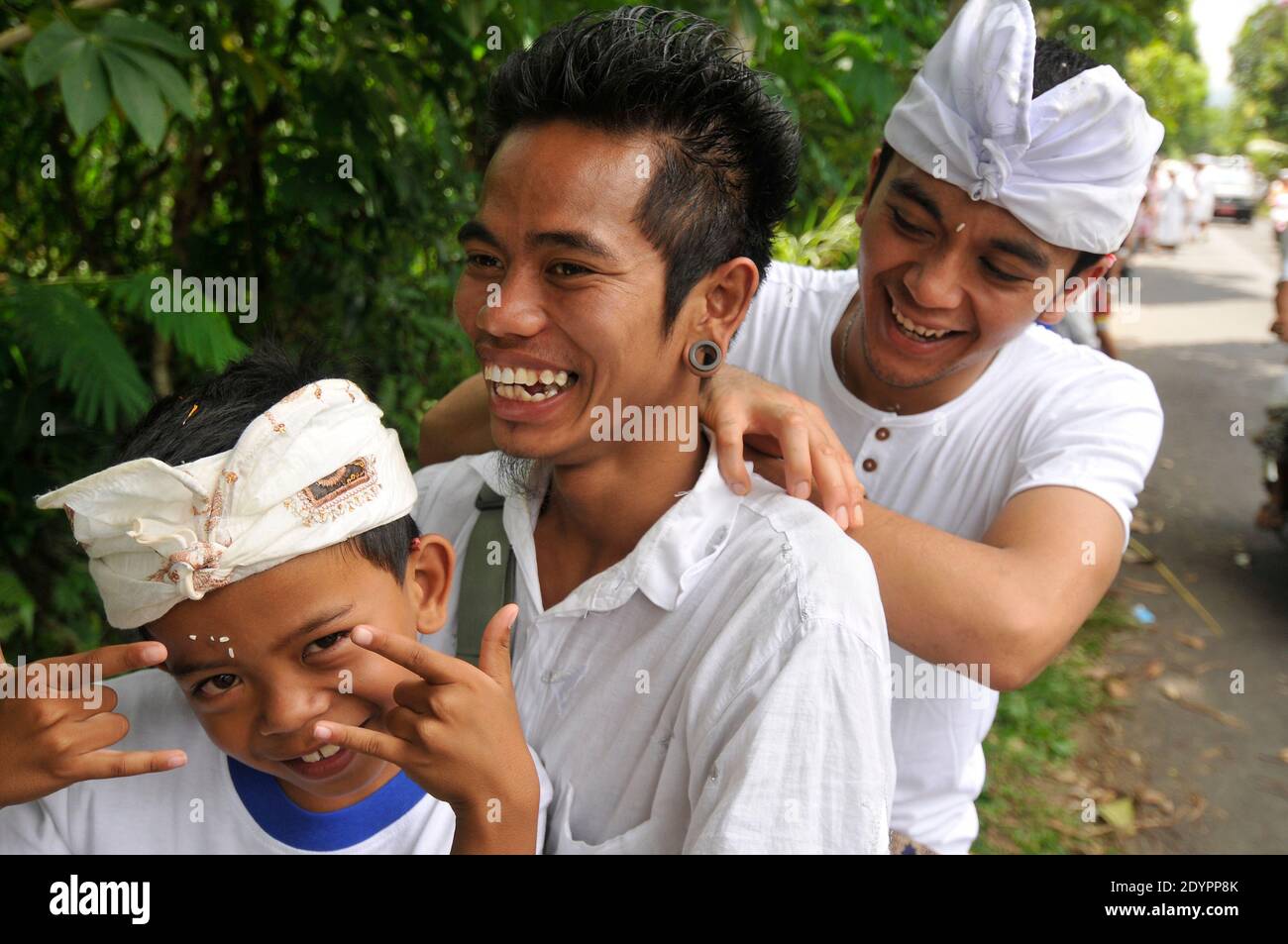Balinese people in everyday situations Stock Photo - Alamy