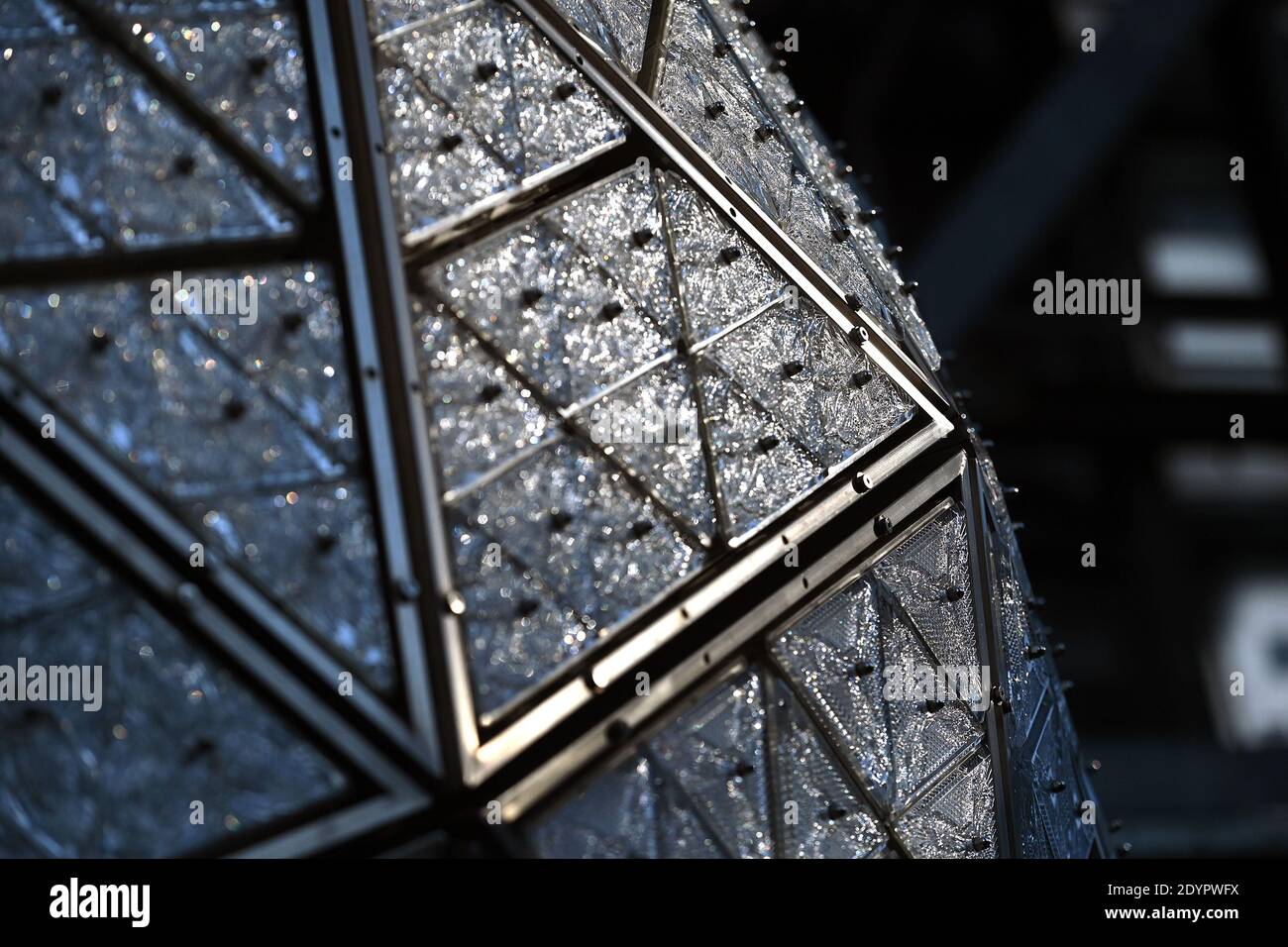 Geodesic sphere hi-res stock photography and images - Alamy