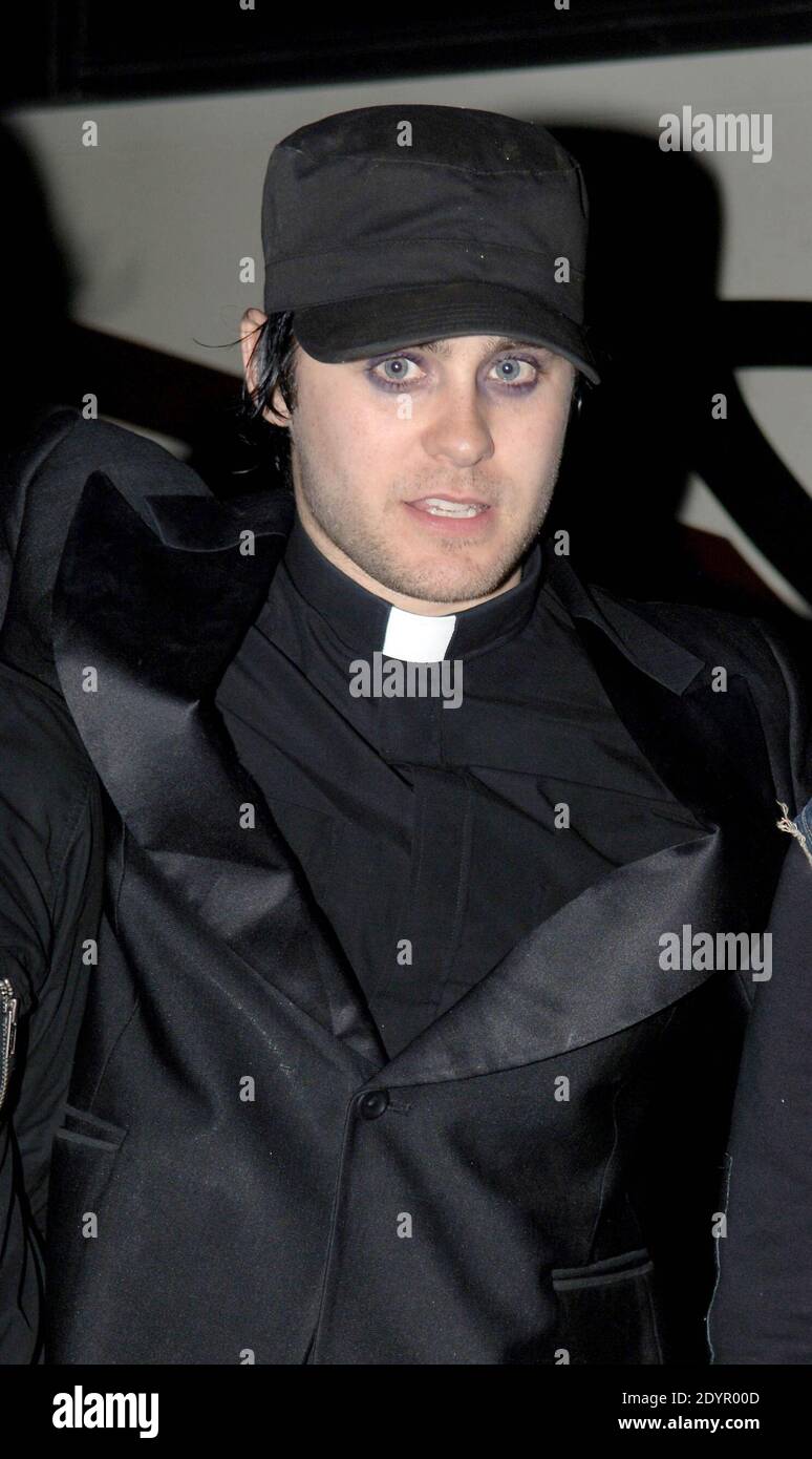 Crowd surfing and concert 2006 hi-res stock photography and images - Alamy