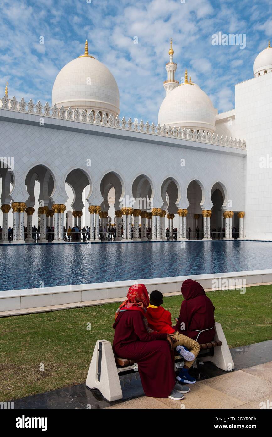 Sheikh Zayhed Grand Mosque Stock Photo - Alamy