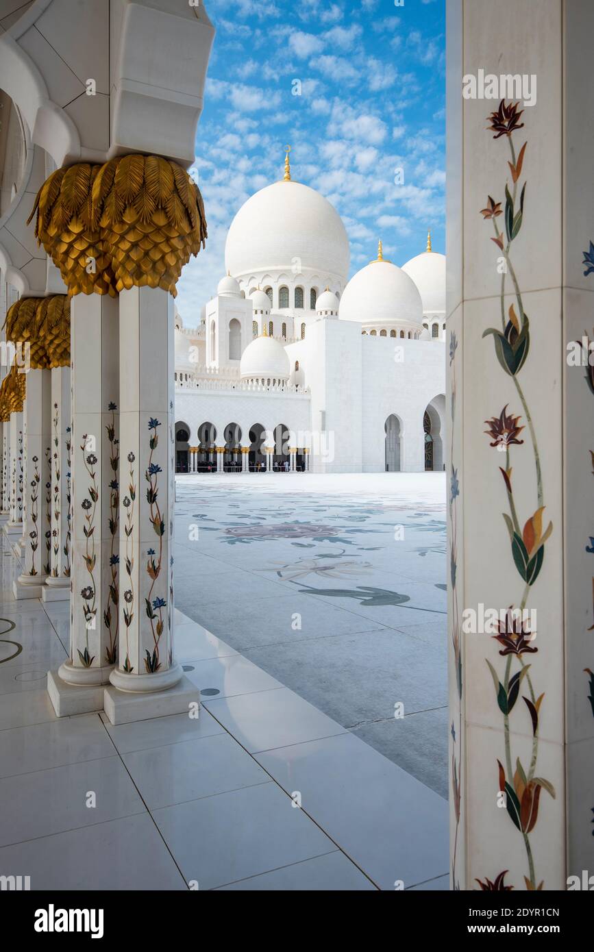 Sheikh Zayhed Grand Mosque Stock Photo - Alamy
