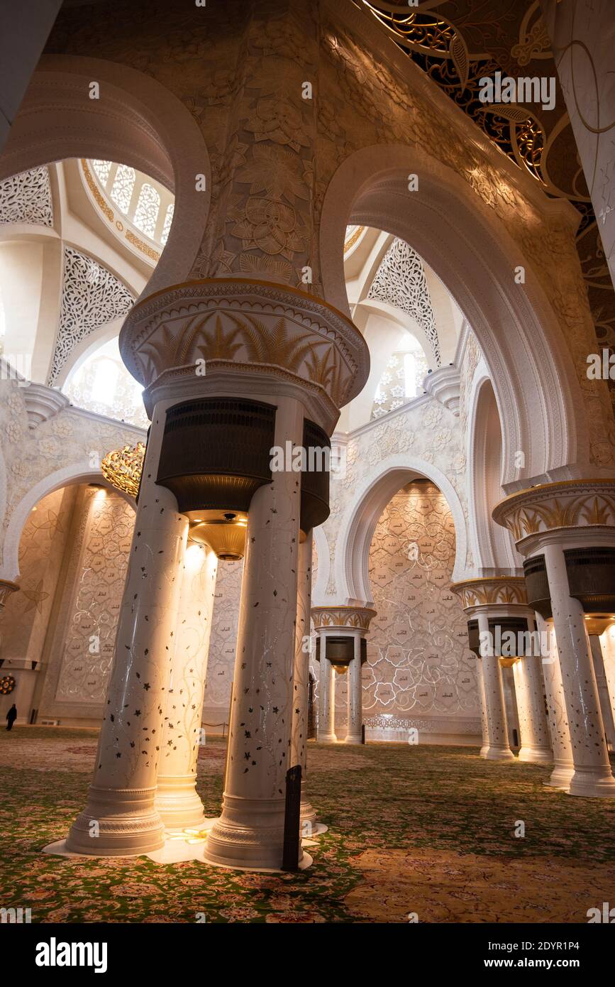 Sheikh Zayhed Grand Mosque Stock Photo - Alamy