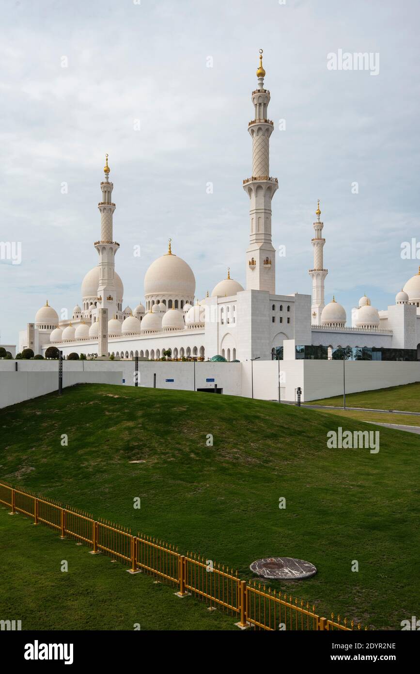 External view of Sheikh Zayhed Grand Mosque Stock Photo - Alamy
