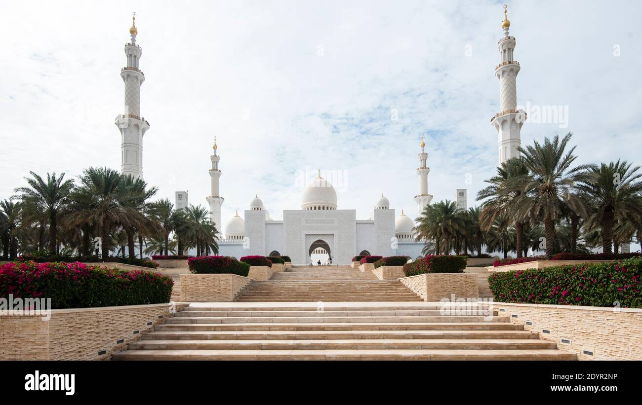 External view of Sheikh Zayhed Grand Mosque Stock Photo - Alamy
