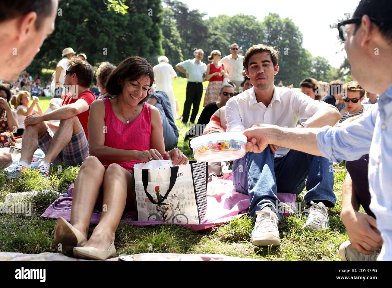 Anne hidalgo picnic hi-res stock photography and images - Alamy
