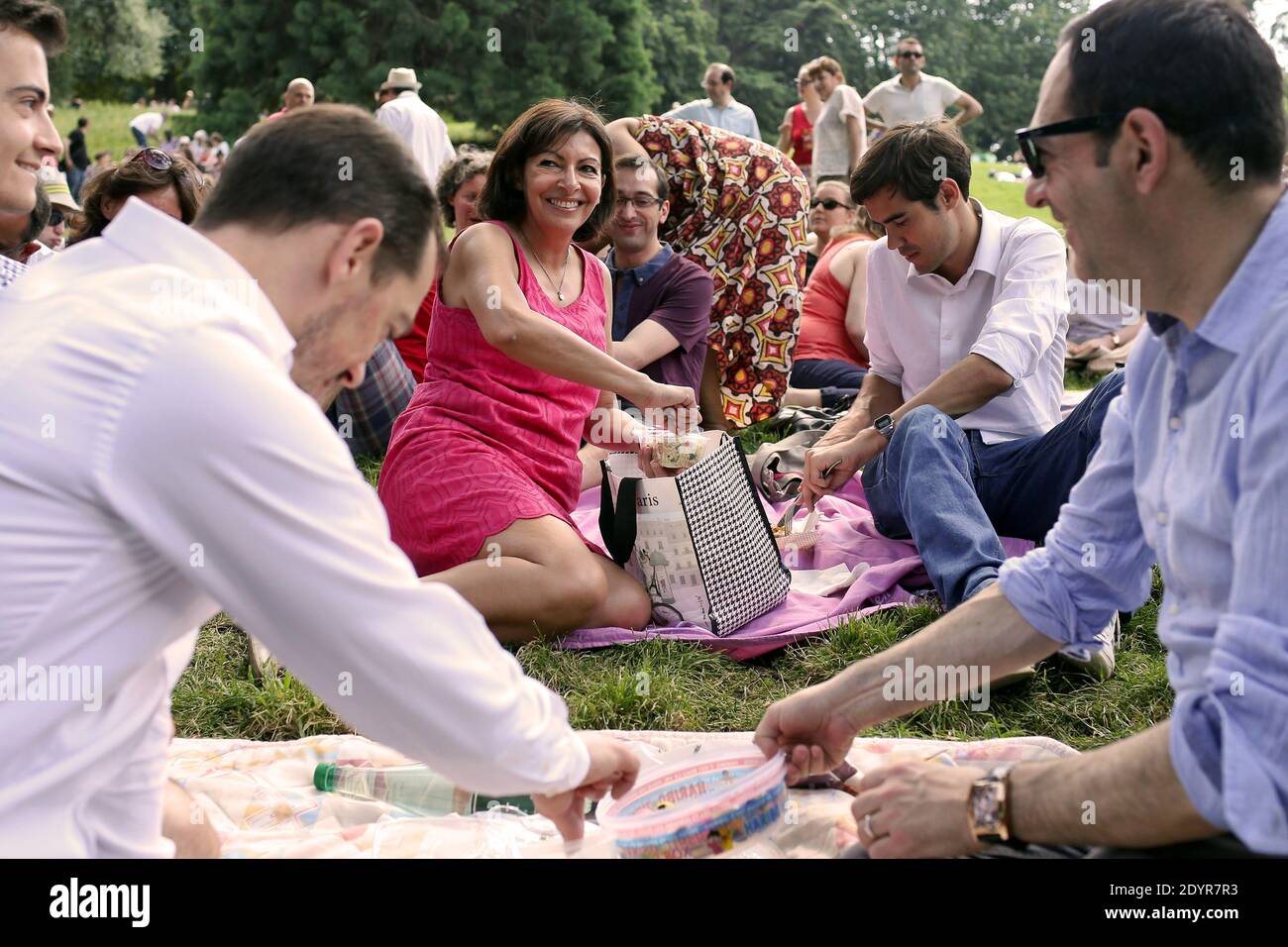 Anne hidalgo picnic hi-res stock photography and images - Alamy