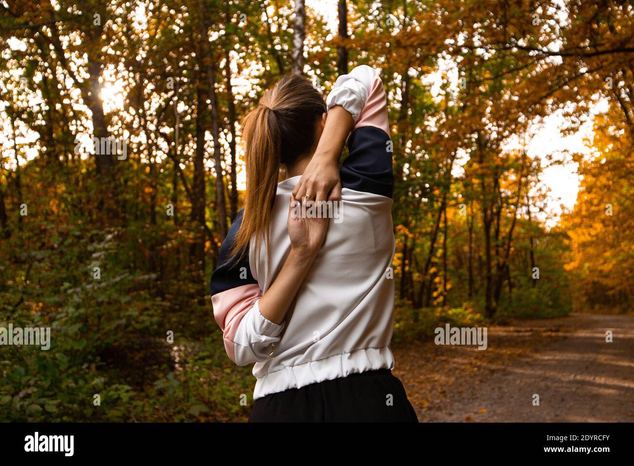 Beautiful woman from behind hi-res stock photography and images - Alamy