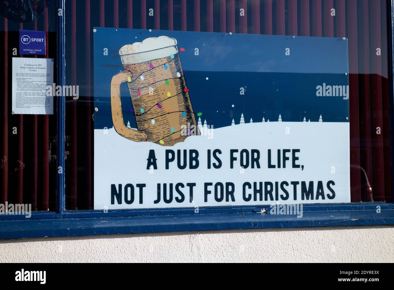 Red lion pub sign hi-res stock photography and images - Alamy