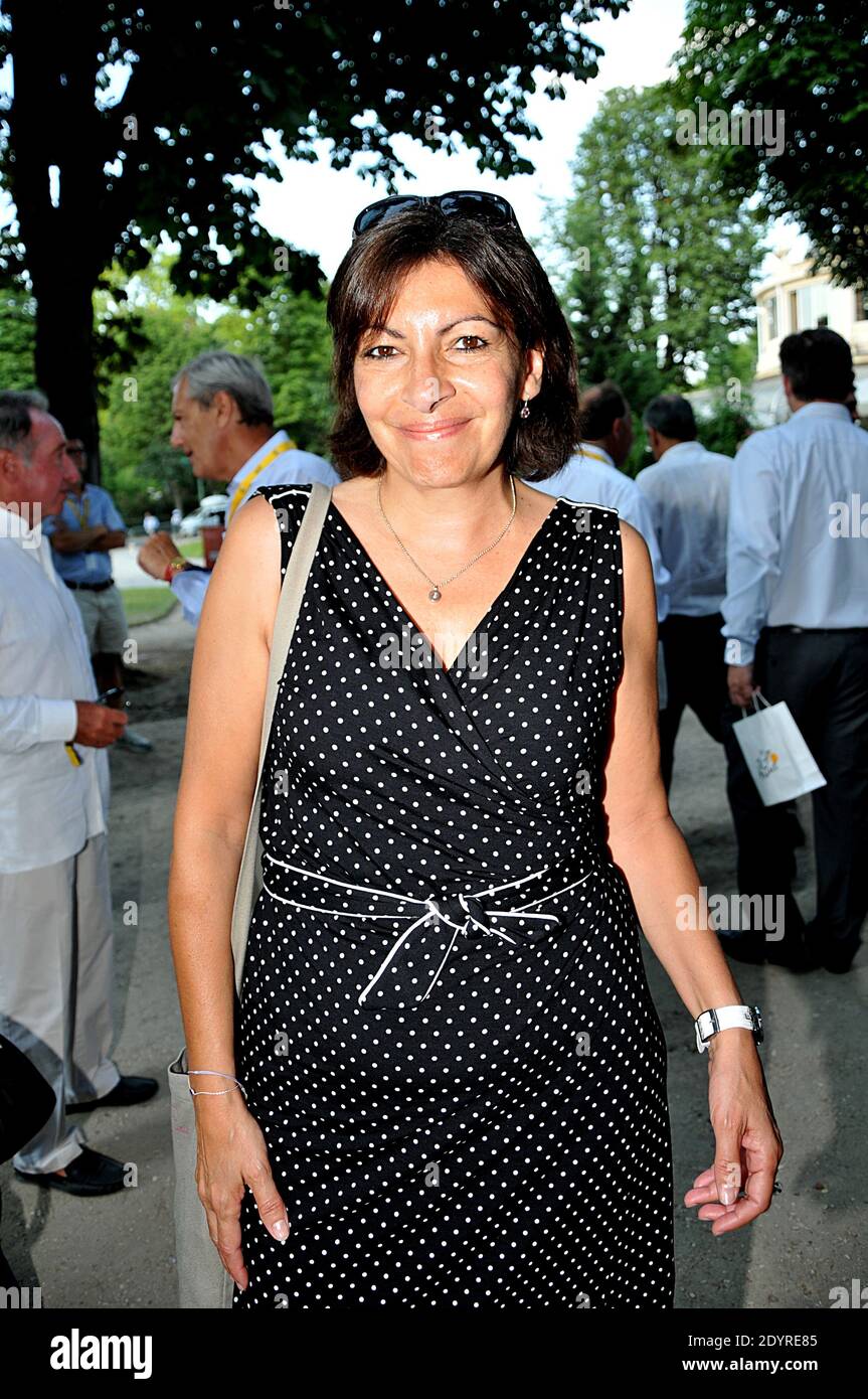 Anne hidalgo cycling hi-res stock photography and images - Alamy
