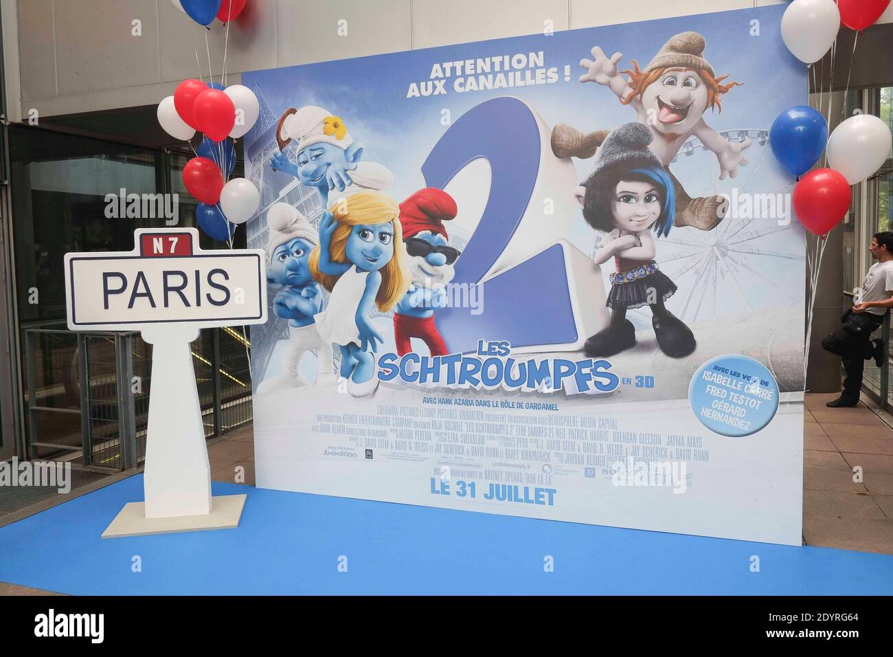 Les schtroumpfs 2 2013 hi-res stock photography and images - Alamy