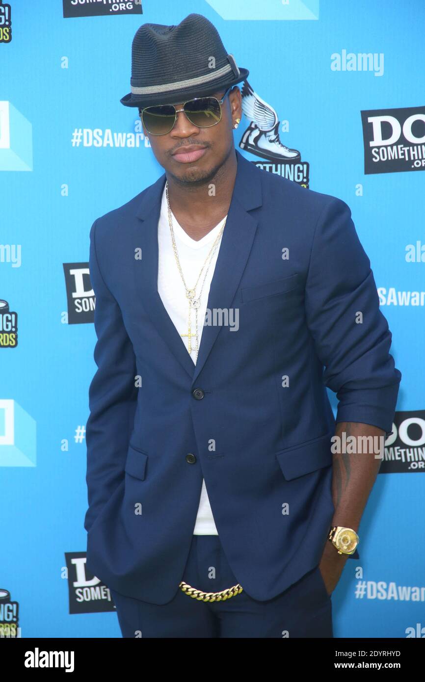 Ne-Yo arrives to the 2013 Do Something Awards held at the Avalon in ...