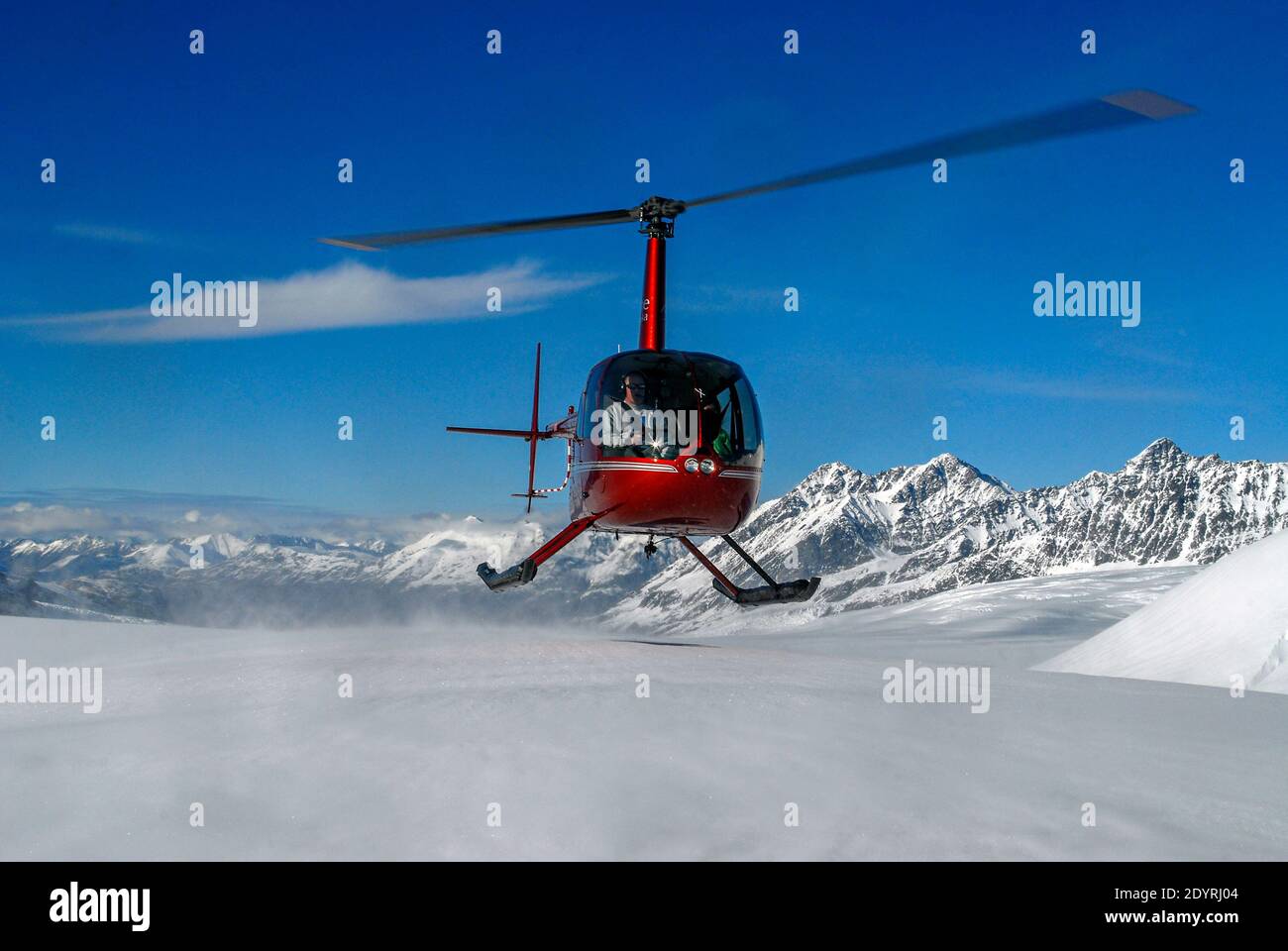 Raven snow hi-res stock photography and images - Alamy